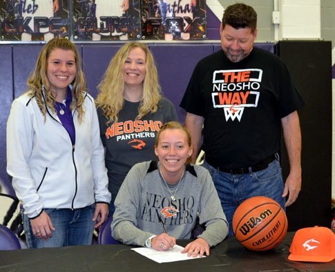 Bonham's Madison Porter signs with Neosho Community College - North ...