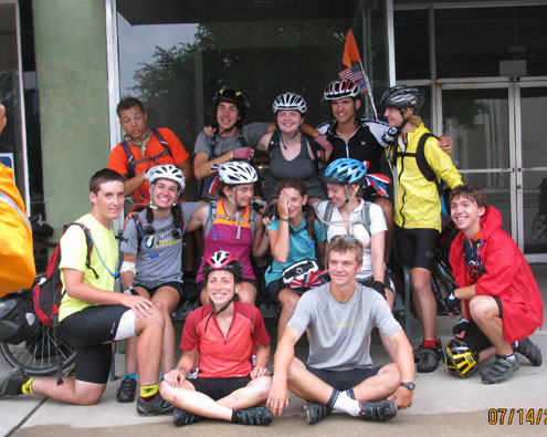 Bonham Visitors Center hosts cross country bike riders - North Texas e-News