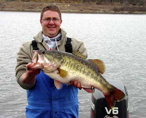 Oklahoma angler reels in the third largest largemouth bass in the state ...